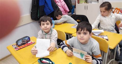 სადამრიგებლო საათი დედის დღე მისალოცი ბარათების დამზადება ვინ უკეთ იცნობს თავის შვილს