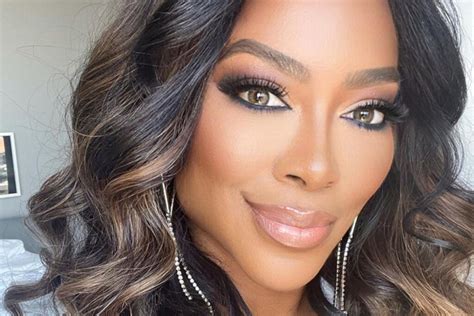 Kenya Moore Accused Of Wearing Cheap Party City Wig In Season 15