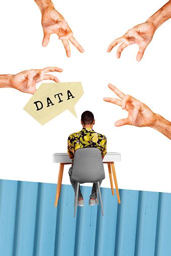 수직선 콜라주 젊은 남자 앉아 테이블 데이터 정보 개인 정보 개인 정보 기밀 유지 손 잡다 환각 개념 텍스트 상자 메시지 연설 30 34세에 대한 스톡 사진 및 기타 이미지