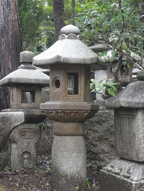 生込形石燈籠 北山都乾園 京都より京風京都好みの良質な燈籠や手水鉢建築の石材や資材などを全国に向けて提供しております