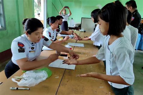 ဂန့်ဂေါမြို့နယ်တွင် ပန်းခင်းစီမံချက် ၂ ဖြင့် ကျောင်းသား သူများအား အိမ်ထောင်စုလူဦးရေစာရင်းနှင့