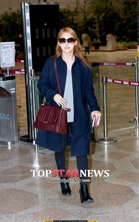 [hd포토] 카라 Kara 박규리 도시여자의 버건디 백 공항패션 네이트 연예