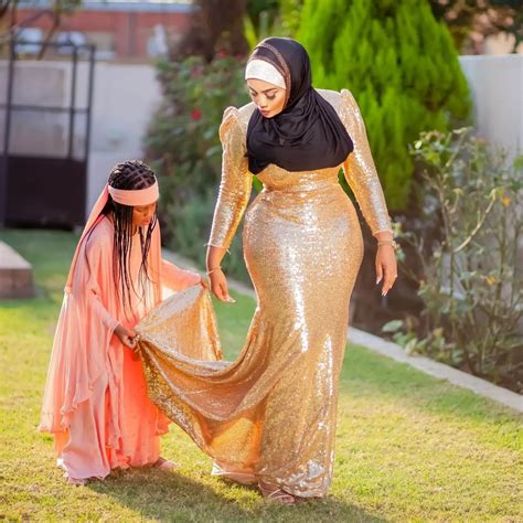 Mu Ikanzu Ndende Kandi Igaragaza Amabuno Zari Hassan Yaserutse Mu
