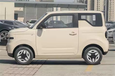 Овој мини електричен автомобил од 7 000 долари ги надмина по продажба сите електрични возила на