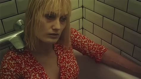 女孩為了滿足特殊癖好，竟偷偷把父母做成了標本 电影 电影解说 影视 影视解说 剧情 Youtube