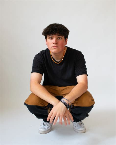 Singersongwriterproducer Rob Eberle Headlining Show Entertainment