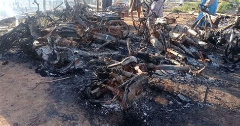 လောင်းလုံးမြို့ သပြေရှောင်ရွာက ဆိုင်ကယ်တွေနဲ့ တဲအိမ်တွေ မီးရှို့ဖျက်ဆီးခံရ မြန်မာဌာန