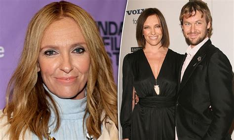 Toni Collette Reveals Why She Finds Filming Sex Scenes Uncomfortable Daily Mail Online