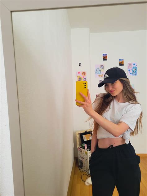 Wavy Brown Hair Sexy