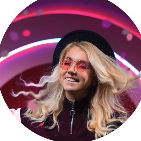 L I Y A M I L K Liya Milka Threads Say More