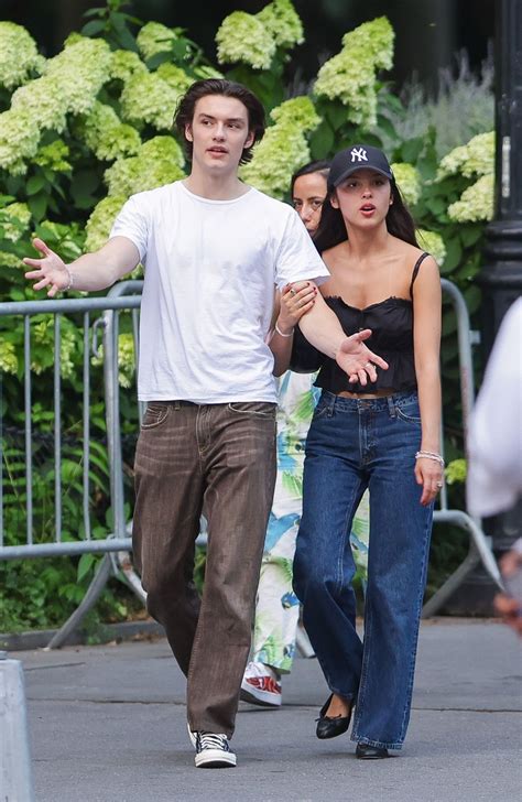 Olivia Rodrigo S Nyc Love Story A Masterclass In Casual Chic Celebmafia