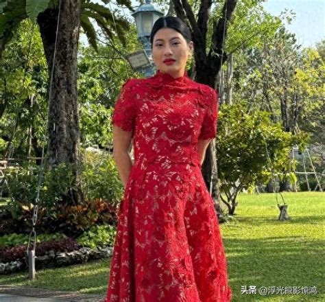 蛇年泰国王室三口团聚冷场，思蕊梵依偎国王撒娇，苏提达像局外人 娱乐八卦