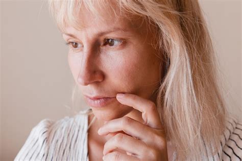 Premium Photo Closeup Portrait Of A Brooding Woman