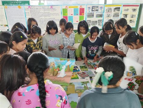 ဓနုဖြူမြို့နယ်တွင် ၇၆ နှစ်မြောက် လွတ်လပ်ရေးနေ့အထိမ်းအမှတ် အကြို ဓာတ်ပုံ၊ နံရံကပ်စာစောင်နှင့