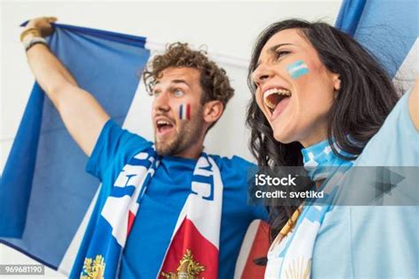 세계 월드컵 대회에 국가 대표 팀을 위한 응원 하는 축구 팬 들 아르헨티나에 대한 스톡 사진 및 기타 이미지 아르헨티나 축구공 팬 사람의 역할 Istock