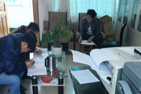 云南德宏梁河供电局开展外包施工队进场前安全培训和考试