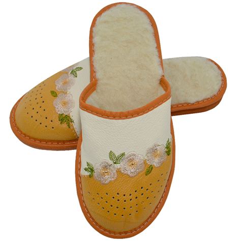 Купити шкіряні жіночі тапочки цікавого апельсинового кольору