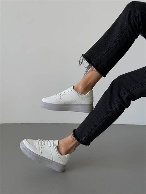 Кеди базові білі Ladyboom