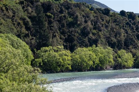 Linking Soil Quality Indicators To Land Use Pressure And Water Quality