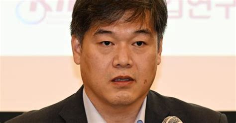 중국 미국의 공격적 정책 변화에 즉각 대응보다 독자적 공급망 확보 나설 것