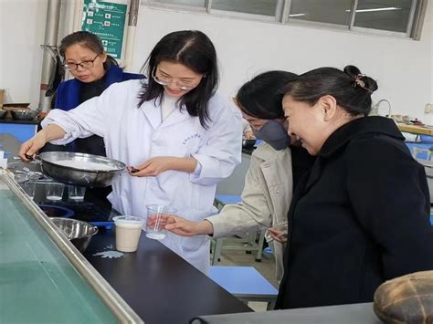 生命科学学院开展“春风送奶茶 温情女神节”活动