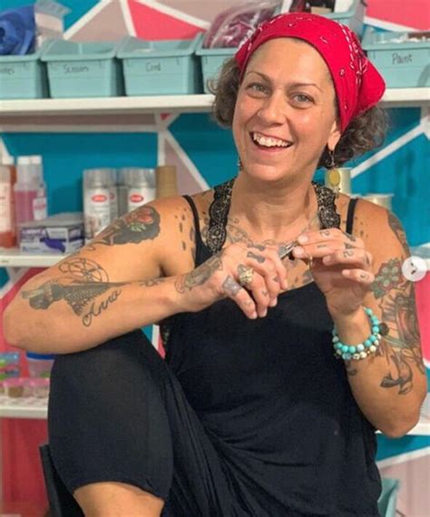 American Pickers Star Danielle Colby Strips Off Naked In Headstand Pose
