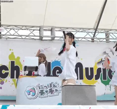 자기 엉덩이를 석고로 본떠서 남긴 일본 지하아이돌