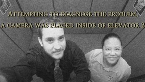 Zwei M Dchen Und Ein Mann Steckten In Einem Aufzug Fest Und Dann Begann Der Spa Eine