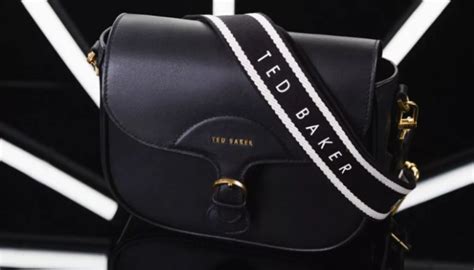 Що можна подарувати коханій дівчині на 14 лютого топ 5 ідей Читайте на Ukr Net