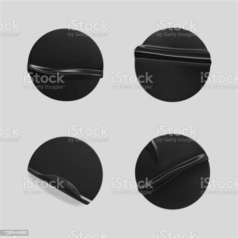 검은 색 붙어 둥근 구겨진 스티커 모형 세트 접착제 선명한 검은 종이 또는 회색 배경에 접착 주름 효과 플라스틱 스티커 라벨