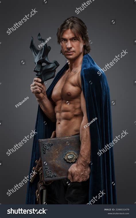 Im Genes De Dark Naked Wizard Man Im Genes Fotos Y Vectores De