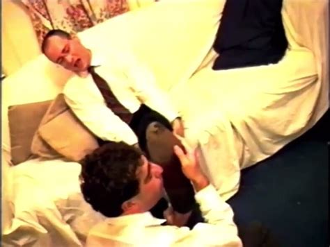 Sub Gives A Master Feet Worship