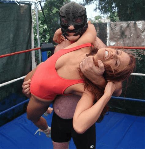 World Wide Women Wrestling Mixed Italian Pepperoni Pizza Kristiana Vs