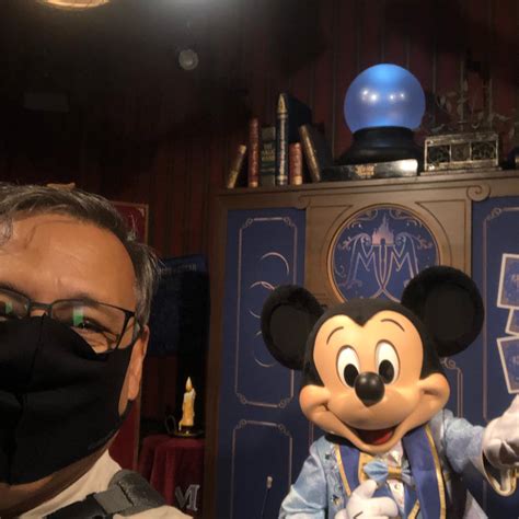 Iggy Torres Yay Mickey Is Back To Meet And Take Pictures With Wdw Waltdisneyworldresort