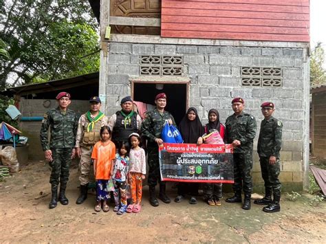 ชุดสันติสุขที่ ๓๐๓ ร่วมกับ ชุด ทสพ ๓๓๑ ดำเนินการมอบถุงยังชีพให้กับ