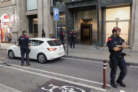 Detienen A Tres Falsos Policías Por Robar Objetos Valorados En 31 000