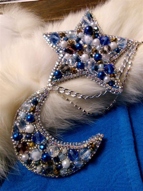 Pin by Димакова Дарья on Бижутерия | Beaded brooch, Brooches handmade ...