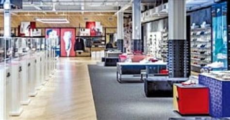 롯데 X 나이키 또 일냈다 인천터미널점에 초대형 매장