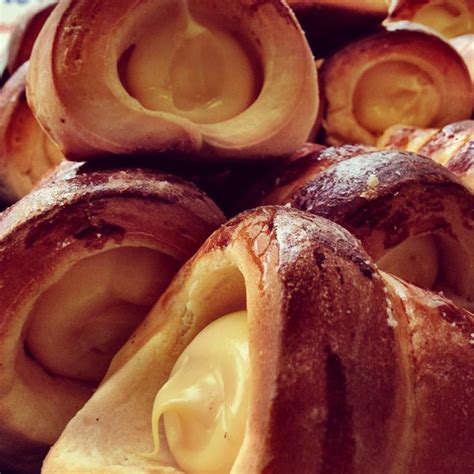 Barquillos Rellenos De Crema Pastelera Bola De Berlín Mantecada
