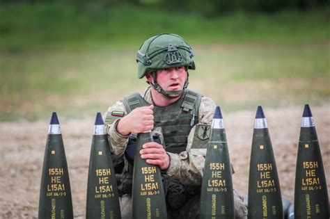 Яка ціна на один 155 мм снаряд та кількість таких боєприпасів які ЄС поставив Україні Голос