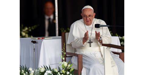 Папа Франциск пристигна във Фатима за да се помоли в светилището на Дева Мария