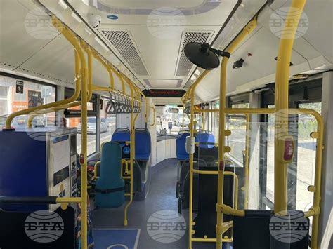 Пунктовете за издаване на безплатни карти за градския транспорт във Варна ще са с удължено