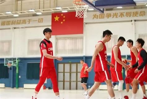 恭喜赵睿担任中国男篮新队长，徐杰有望取代赵继伟，6人即将出局