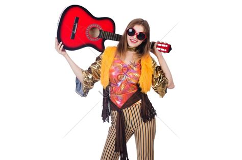 키가 큰 기타 연주자 흰색 배경에 고립 사진 무료 다운로드 Lovepik