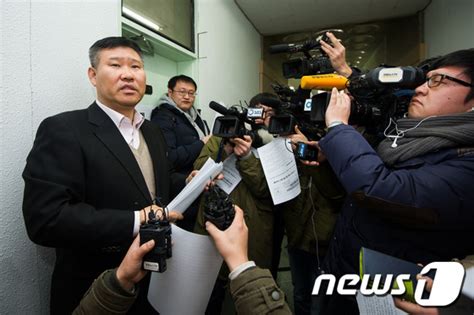 故 최진실 전 남편 조성민 사망 관련 중간 수사 발표하는 경찰 뉴스1