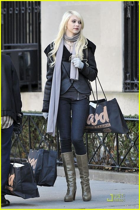 Taylor Momsen Is In The Mood For Gossip Girl Photo 2410219 Taylor Momsen Pictures Just Jared