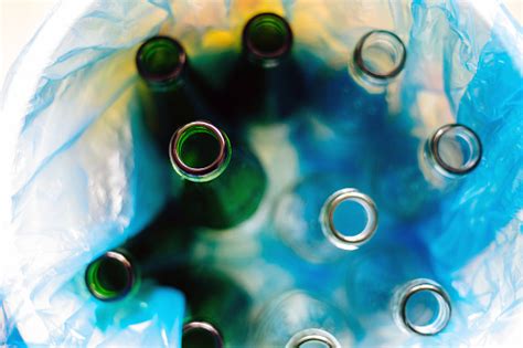 빈 유리 용기 병의 다양한 모양과 색상 생태 친화적 인 개념에 대한 폐기물을 재사용 0명에 대한 스톡 사진 및 기타 이미지 0명 개념 개념과 주제 Istock