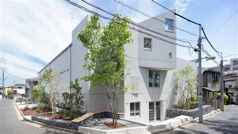 Ryuichi Sasaki Completes Angular Mixed Use Building Near Tokyo Temple