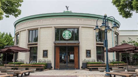 星巴克回应迪士尼店沦为化妆间：正在阻止老板联播 梨视频官网 Pear Video 梨网站
