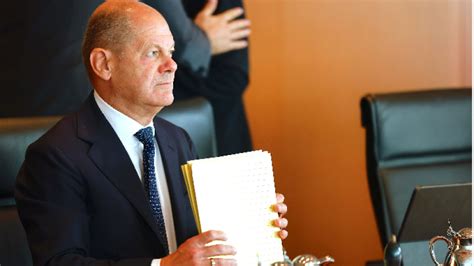 Шолц иска да разбере причините афганистанецът убил възрастен и дете все още да е в Германия